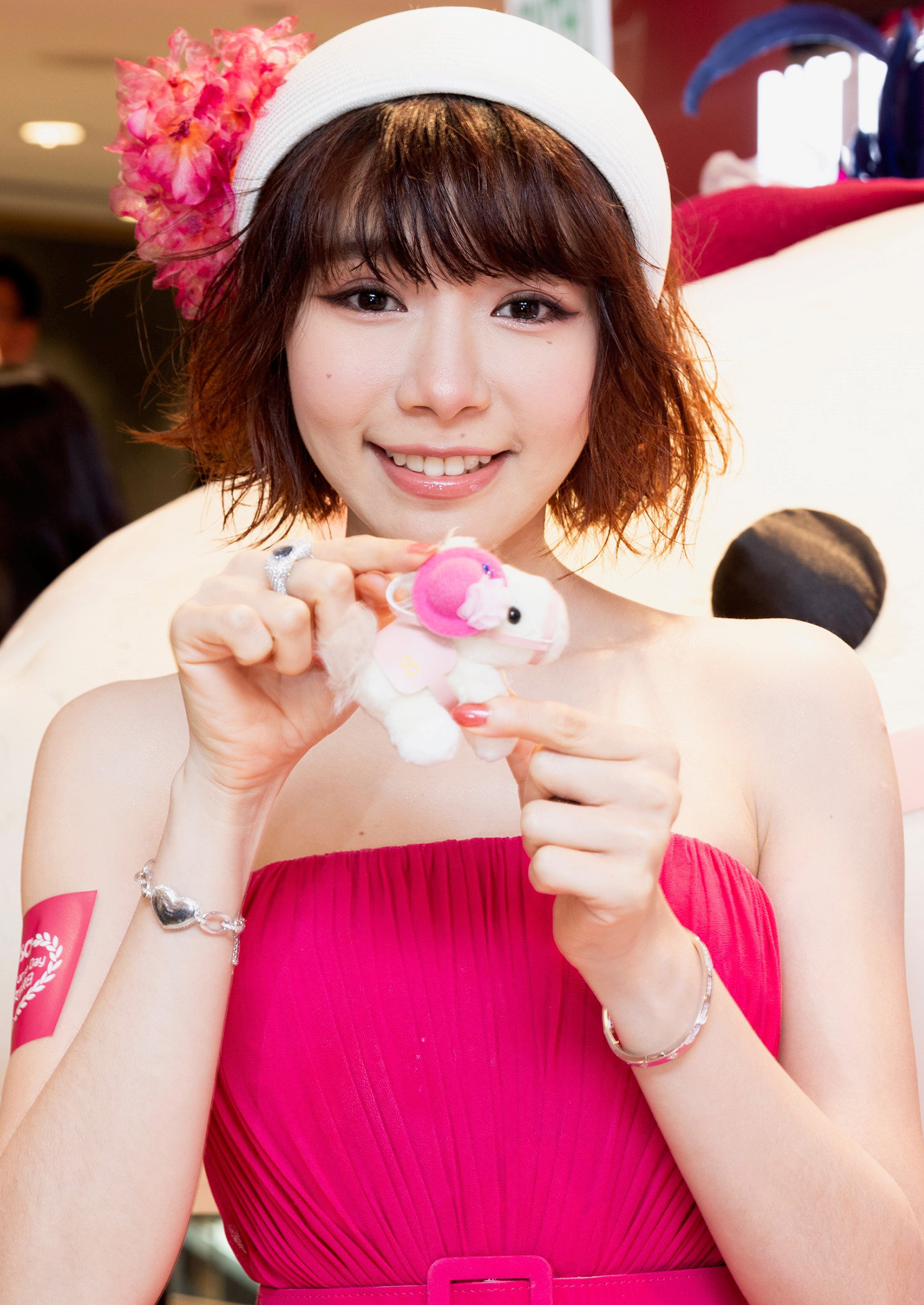 Race In Style: Sa Sa Ladies’ Purse Day 2023 Lin Min Chen takes ...